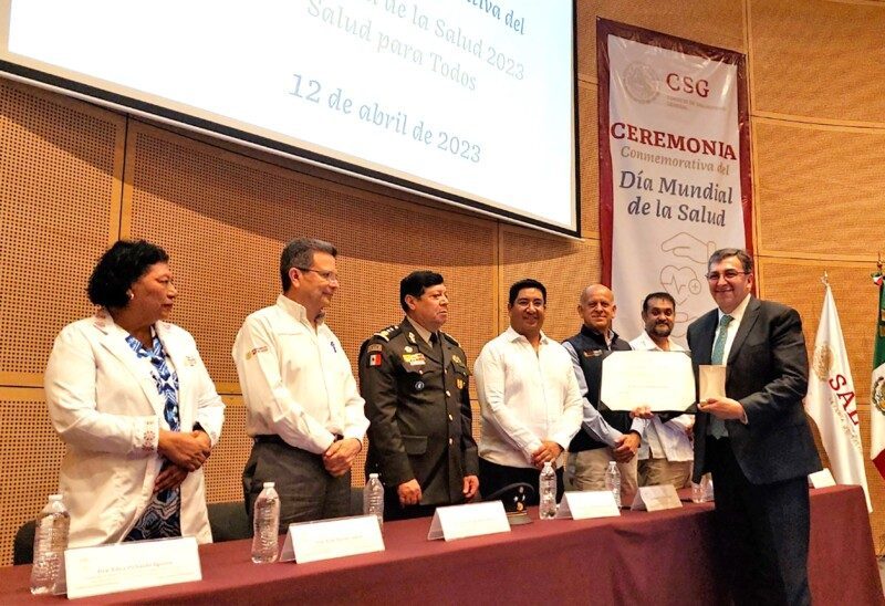 Reciben doctor Rafael Medrano Guzmán director del Hospital de Oncología ...