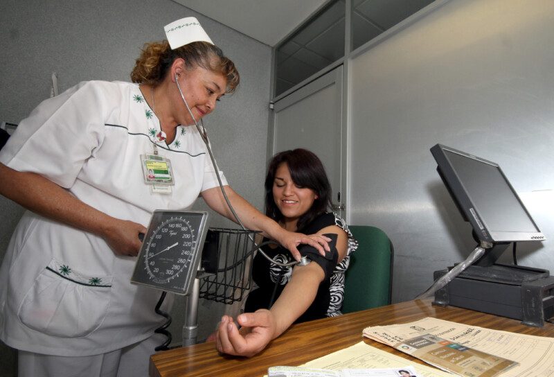 Celebra IMSS papel central del Médico de Familia en la prestación de ...